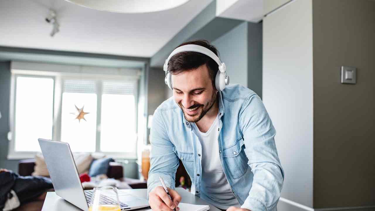 4 top reasons to take an online short course in 2021 - Canadian College ...