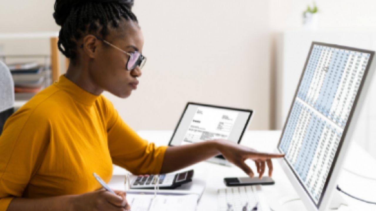 The 7 advantages of computerized accounting - Canadian College for ...