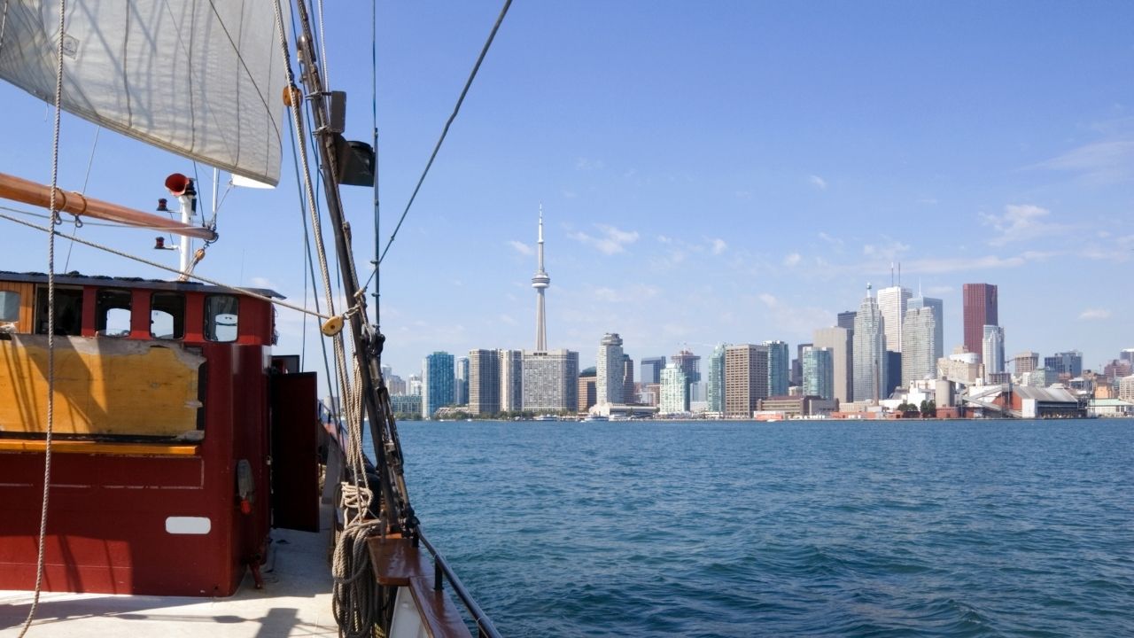 Experience Toronto the exciting way - Canadian College for Higher Studies