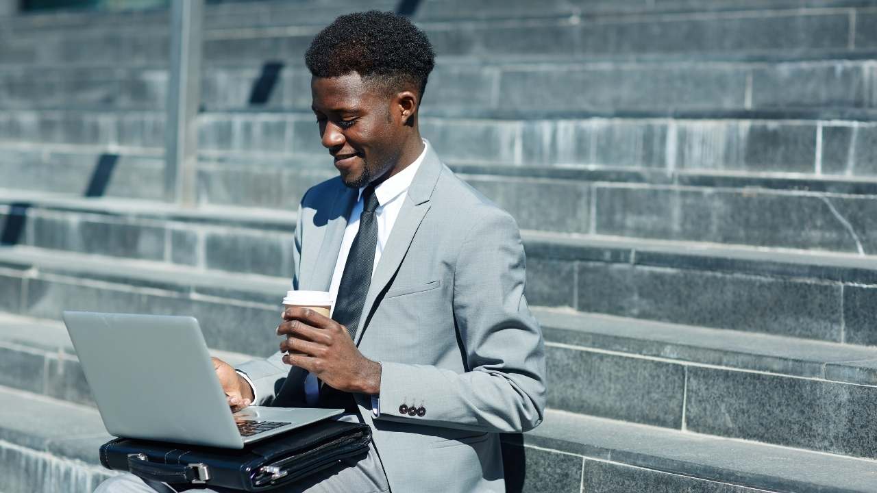 Dealing with job uncertainties - Canadian College for Higher Studies